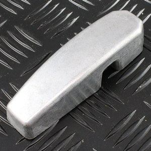 MUC7912 Bracket, Windscreen to Bulkhead, LHS – Defenders Northwest